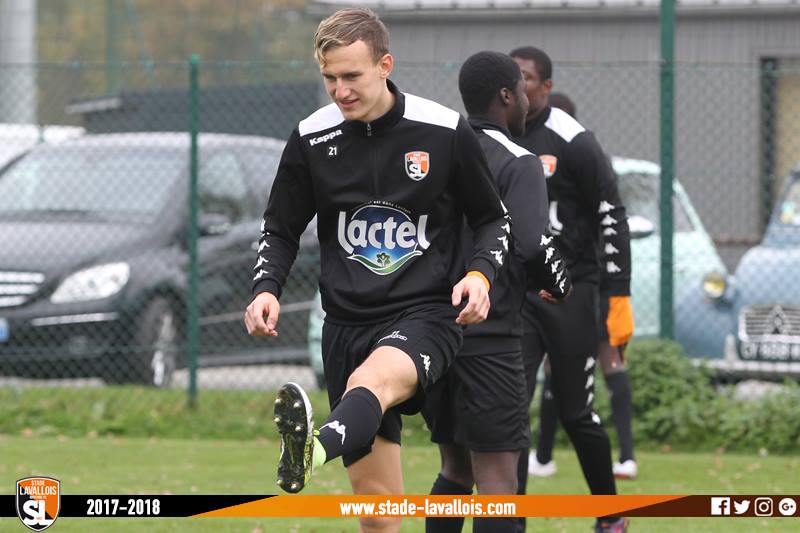 Thomas PARADA signe son 1er contrat professionnel en faveur du STADE ...