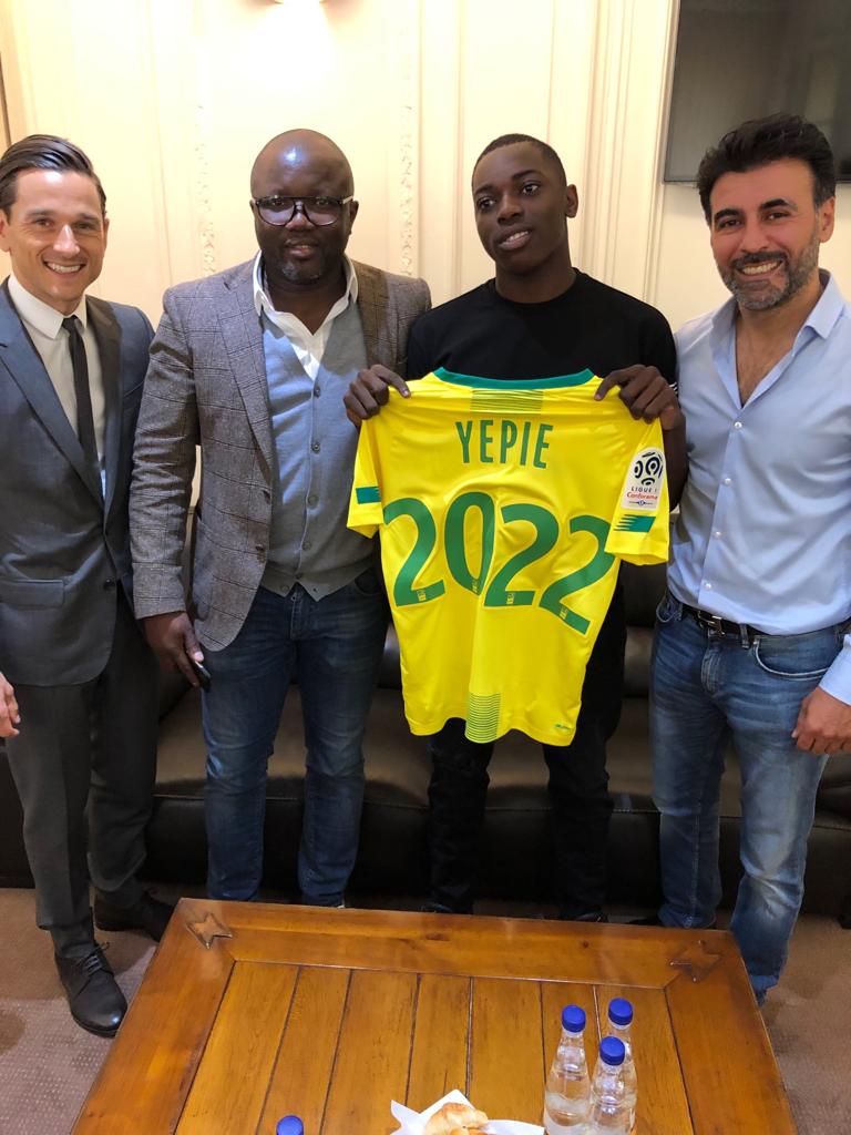 Samuel YEPIE YEPIE signe son 1er contrat professionnel au FC NANTES ...